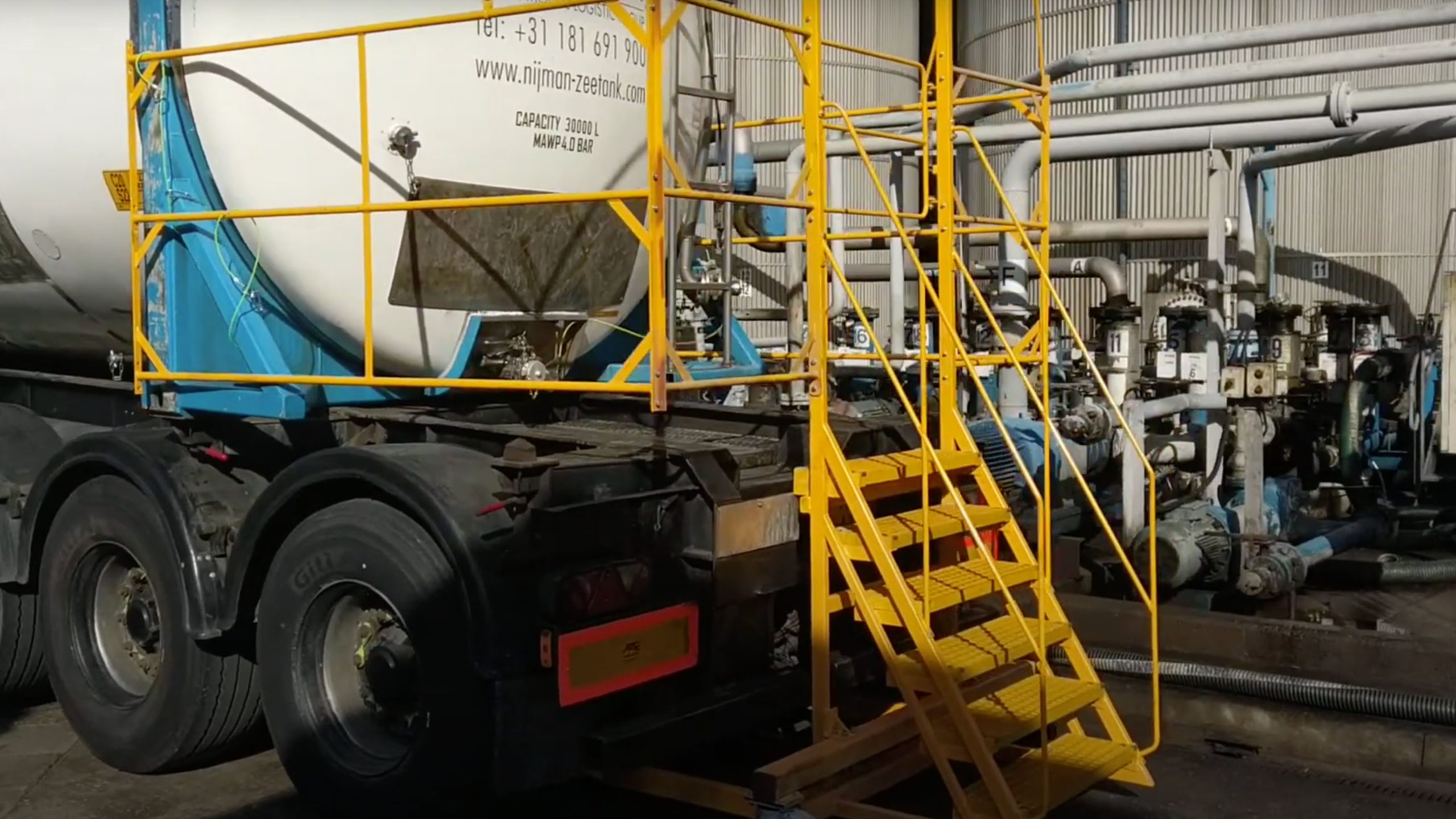 Portable tanker access ladder system | LowTank | IFC Inflow
